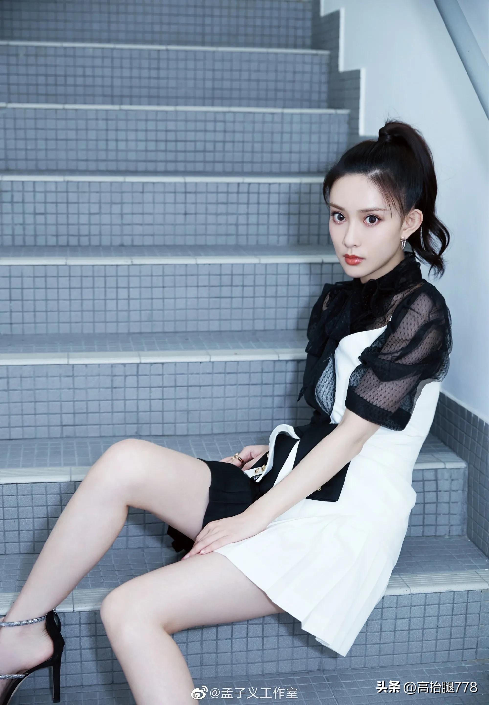 Wu Qian|Xu Jingyun|Dai Meng|Meng Ziyi's tender white and long legs show her slender and ladylike ...
