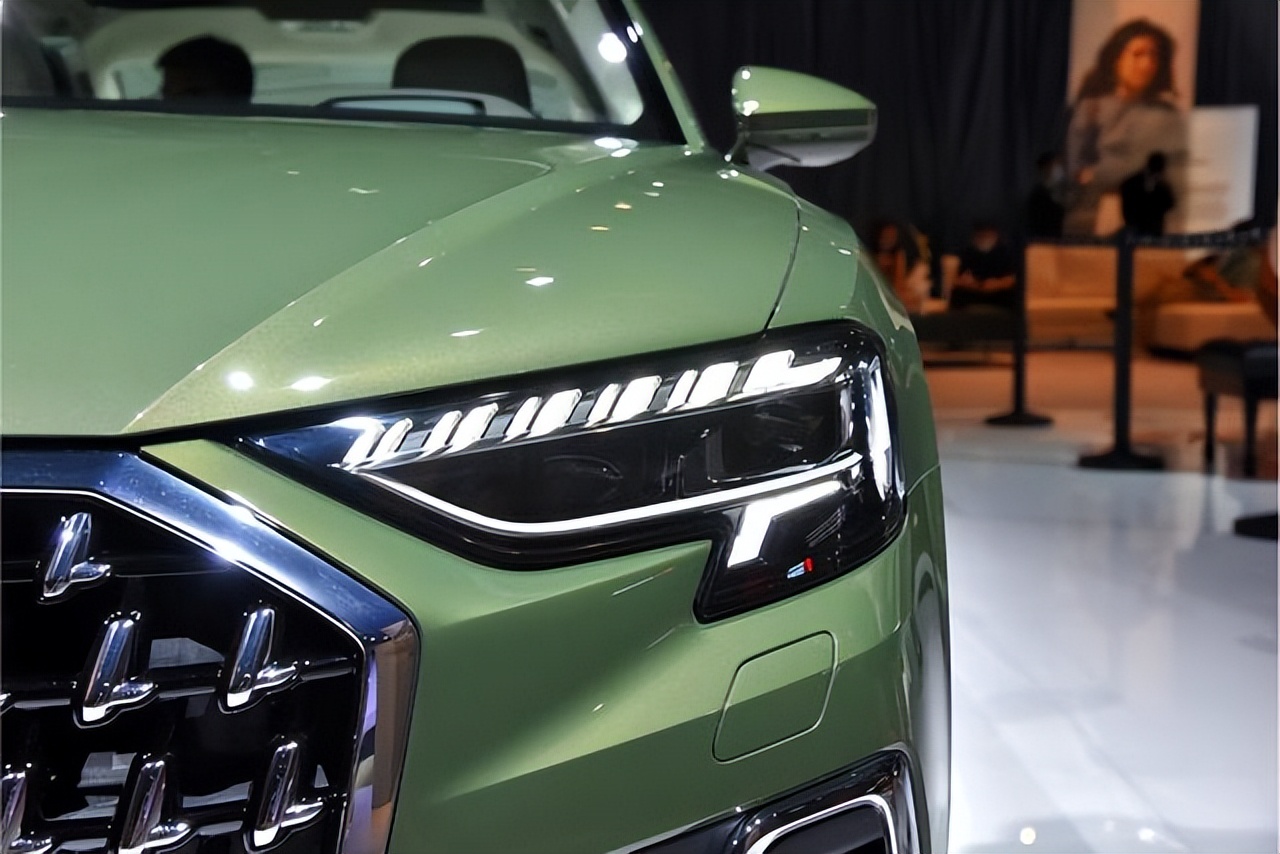 The "benchmark" of D-class cars, with a wheelbase of over 3 meters and ...