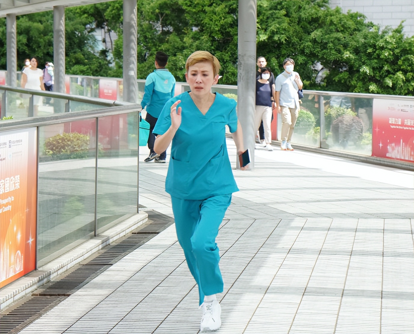 The second generation of the two stars visited Wu Junru together, both ...