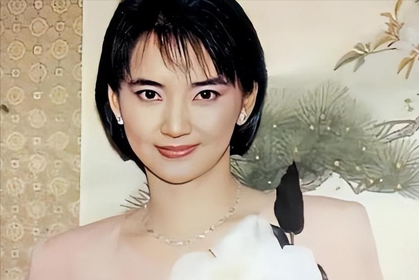 "Overlord Flower" Hu Huizhong: The boss of the gangster died for her ...