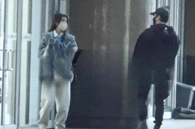 Chen Sicheng and his little girlfriend Ruan Ju go shopping, the age ...