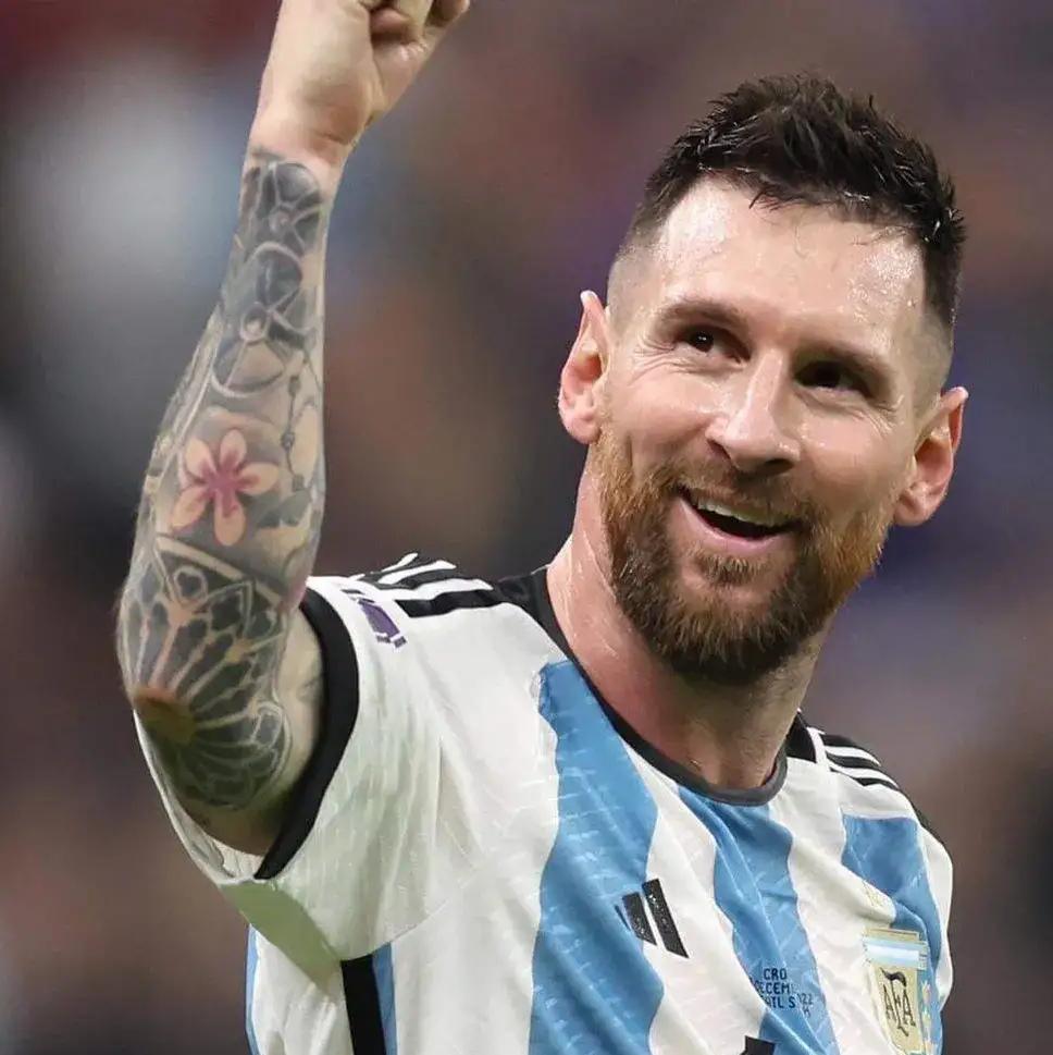 Kunling Jay Chou is in the same frame as the football god Messi, and ...