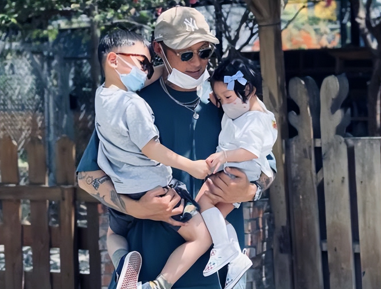 Shawn Yue rarely posts family photos!A son and a daughter appeared at ...