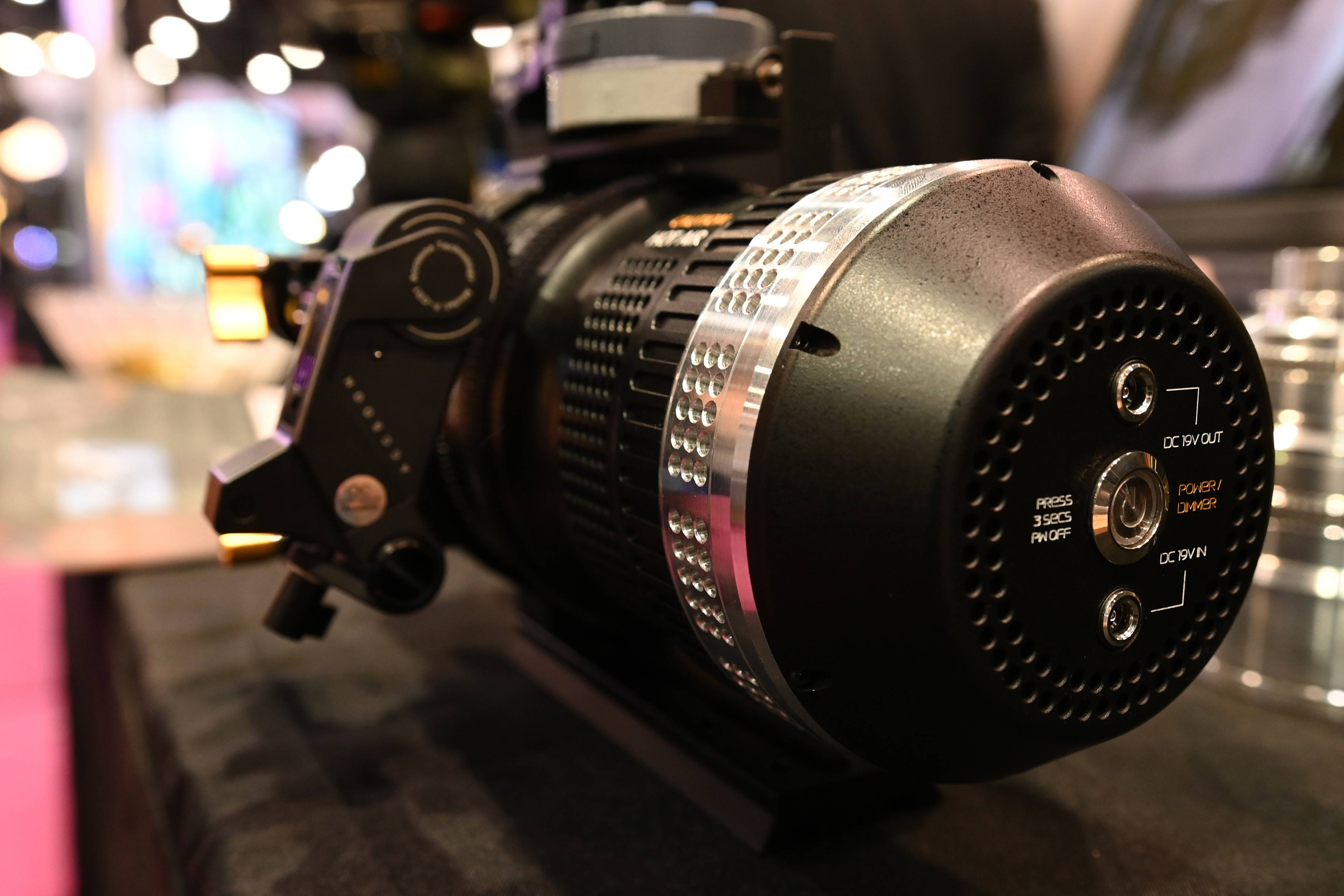 DULENS Releases MF60 Lens Projector - iMedia