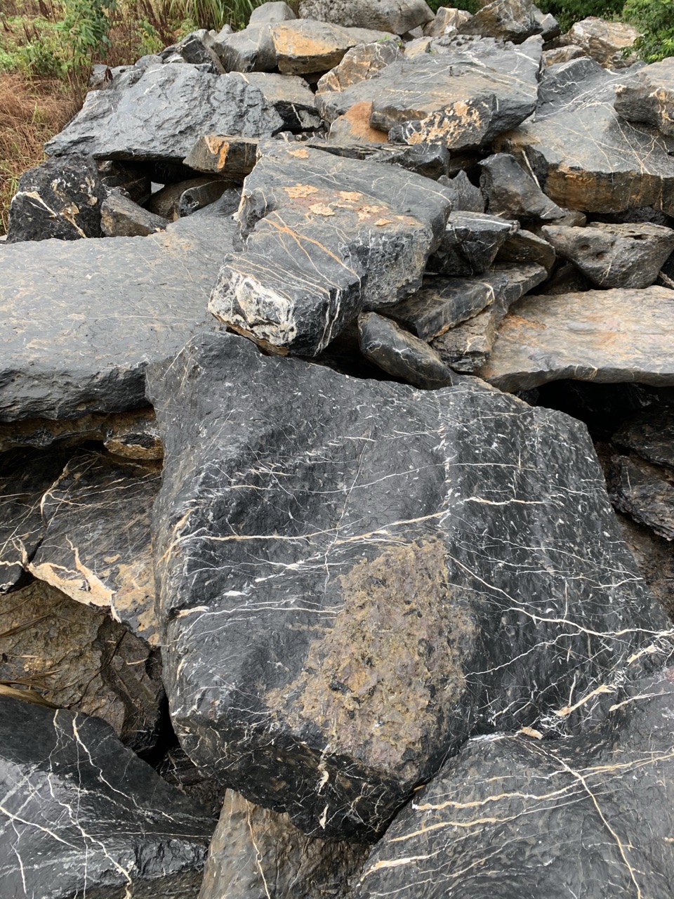 Taihu stone lawn placed ornamental landscaping stone Taihu stone ...