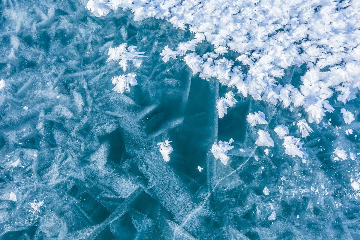 This blue ice lake in Tibet has a shocking beauty comparable to Lake ...