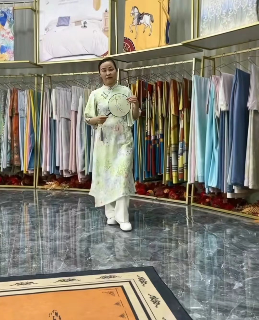 Sun Haiyang enjoys his daily life, and Siying shares his costumes and ...