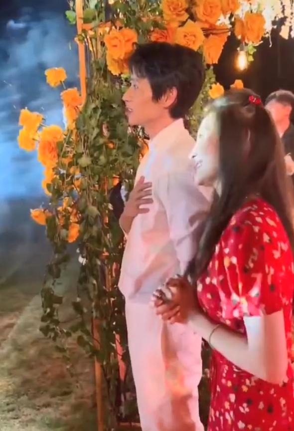 Wei Chen wedding dinner exposed, wife Yu Wei dances and Zhang Yuan ...