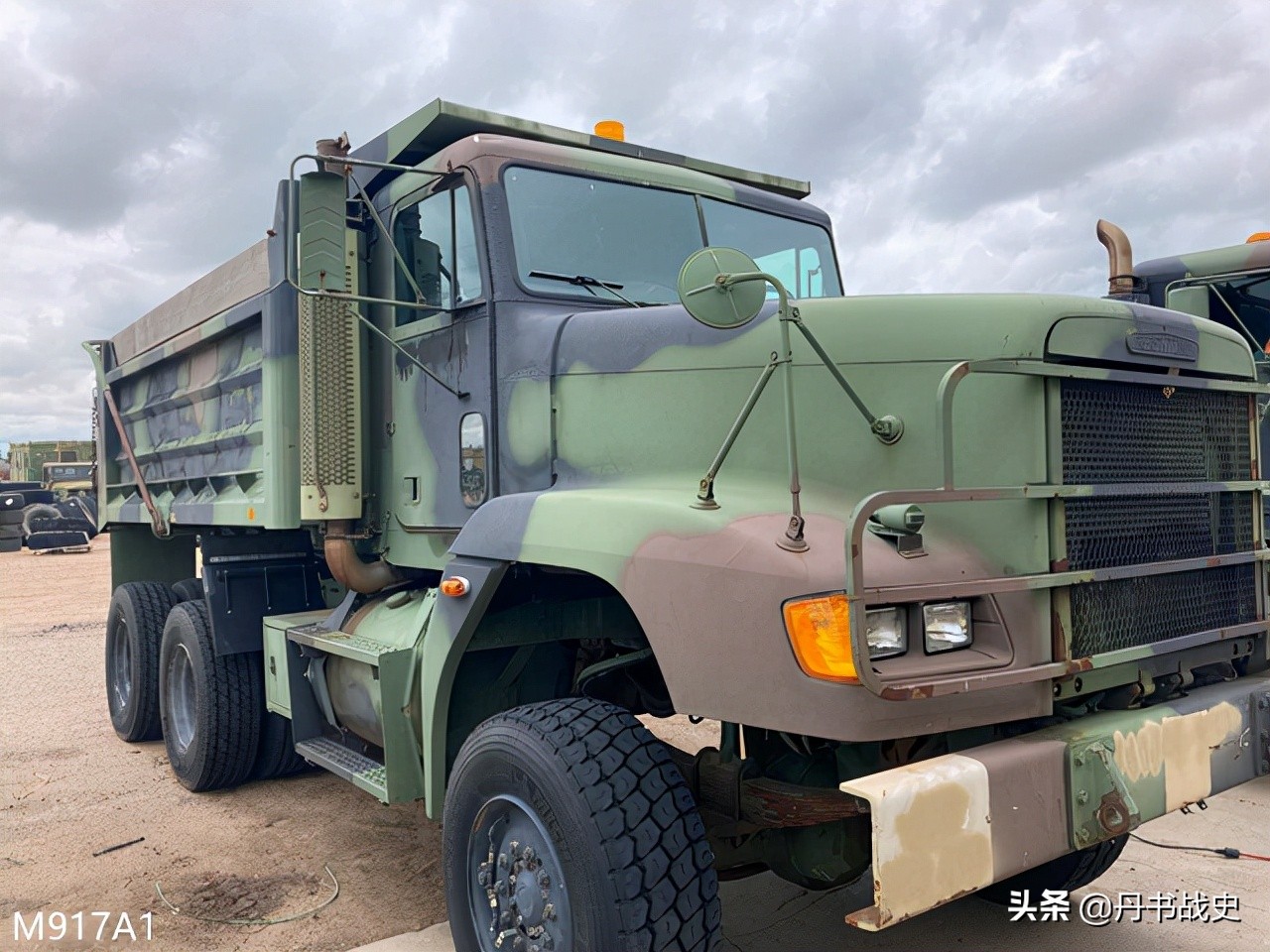 The US military's M917 series dump trucks, commercial trucks are the ...