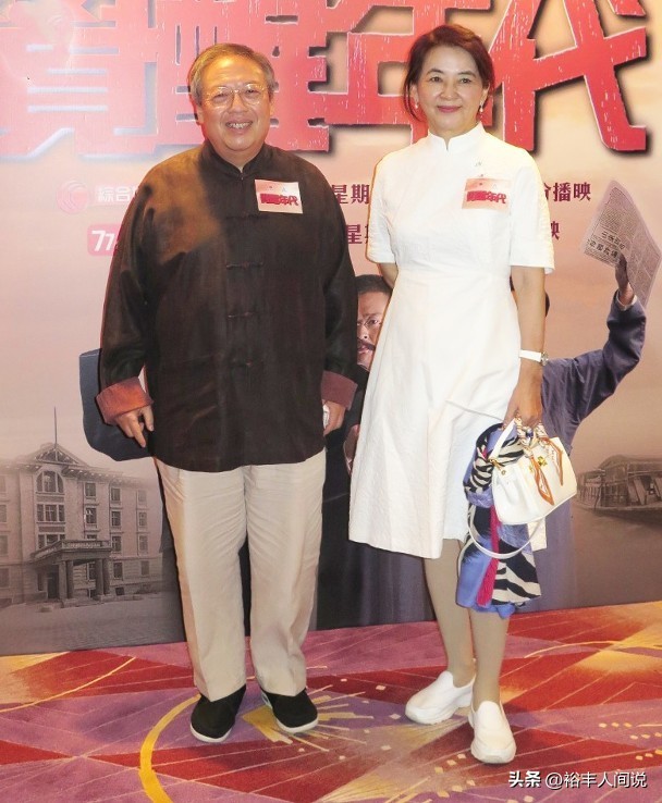 64-year-old Hu Huizhong appeared in Mount Lu, and blew kisses from Dai Shuo's big gem, dressed ...