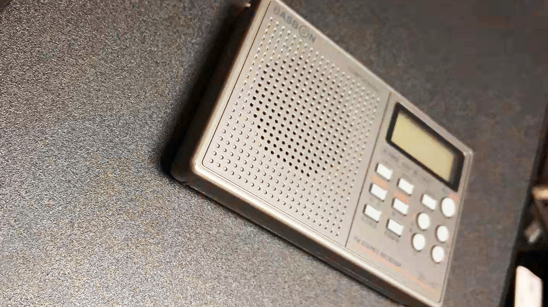 The appearance is exquisite and small, a domestic radio is out of the ...