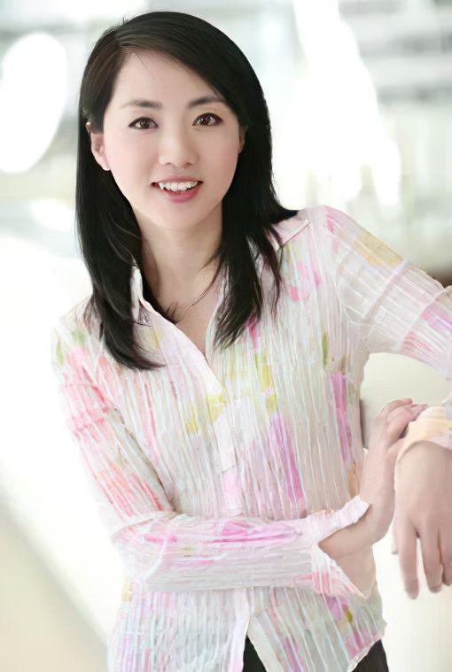 Childhood Memories: CCTV Meteorological Host Yang Dan: How did she ...