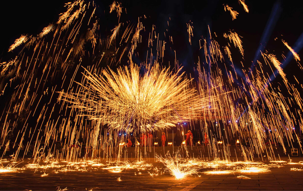 Intangible cultural heritage culture forging iron flowers, turning 1600 ...