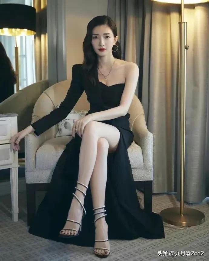 Devil body, slender thighs, perfect - iMedia