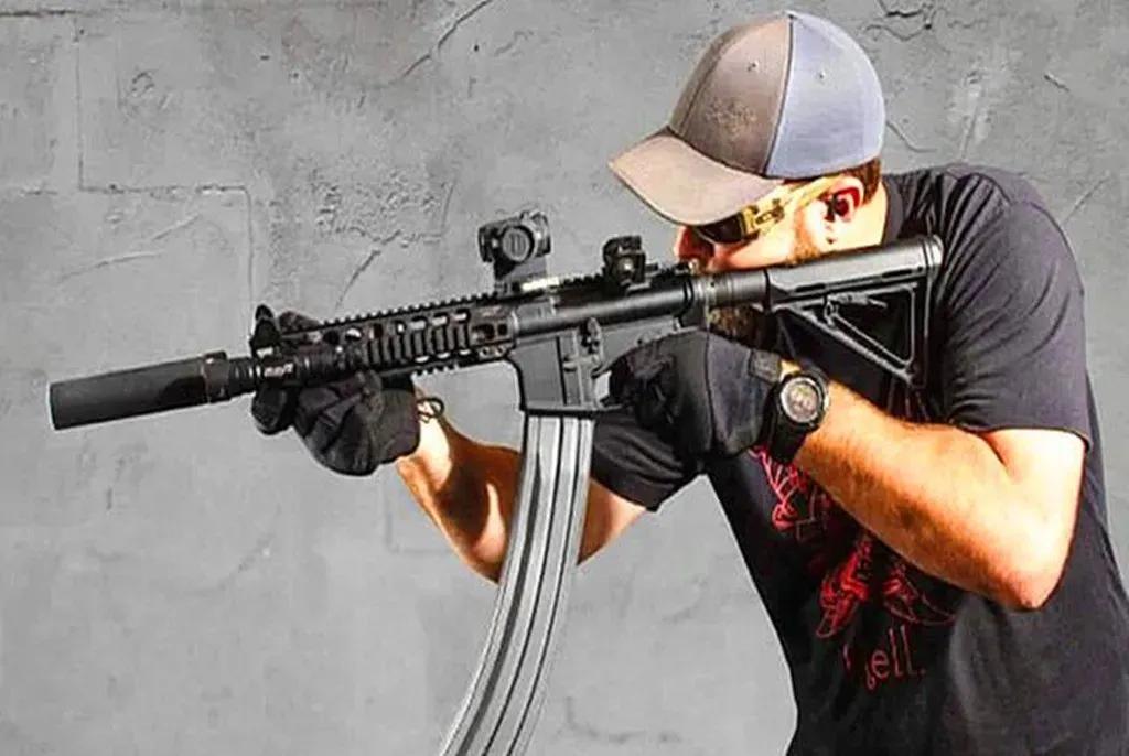 "Unlimited firepower" four rows of 300 rounds of large-capacity ...