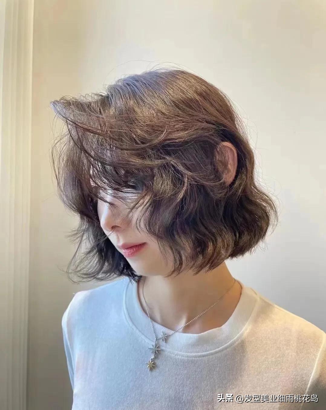Beautiful Short Hair "French Perm" - iMedia