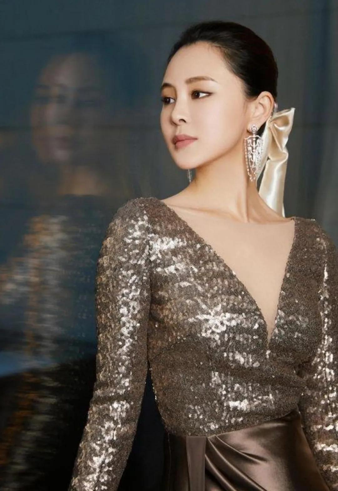 Sexy, charming and compelling Guan Yue photo - iNEWS