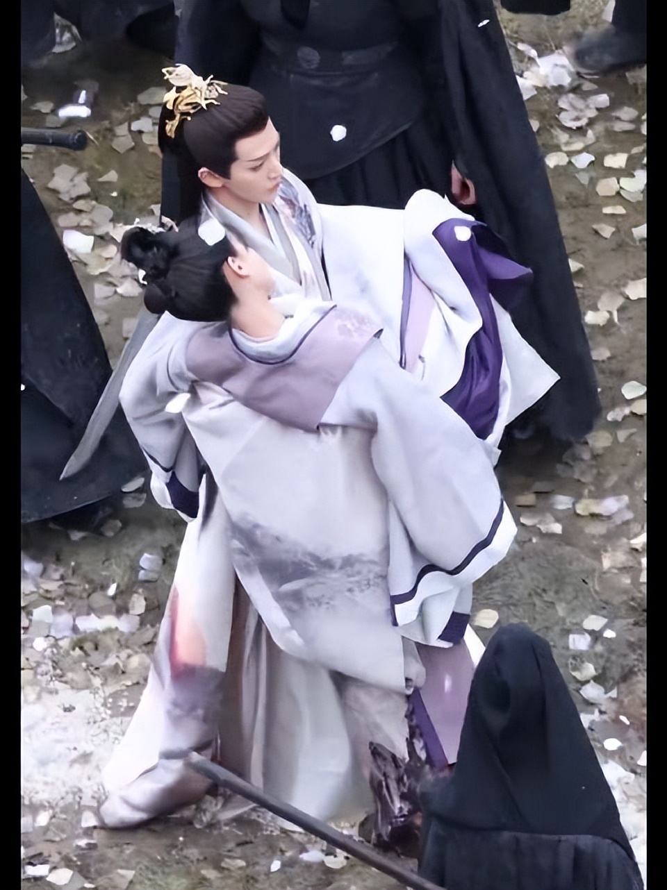 Zhang Deng hugged Li Yitong for the princess, his acting skills were ...