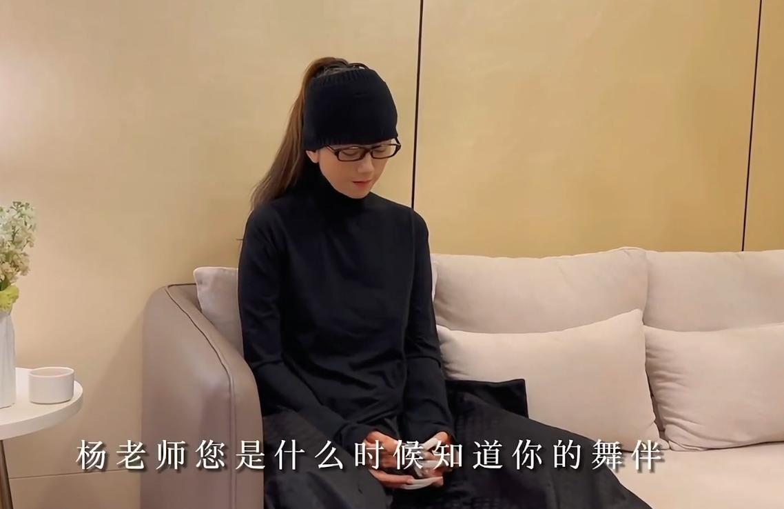 Yang Liping mourned Wang Di, saying that she seemed to watch him fly ...