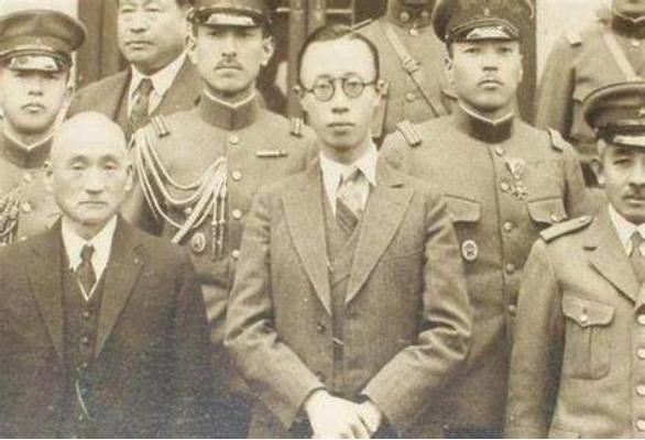 When Puyi abdicated, there were still millions of troops. Why did Puyi ...