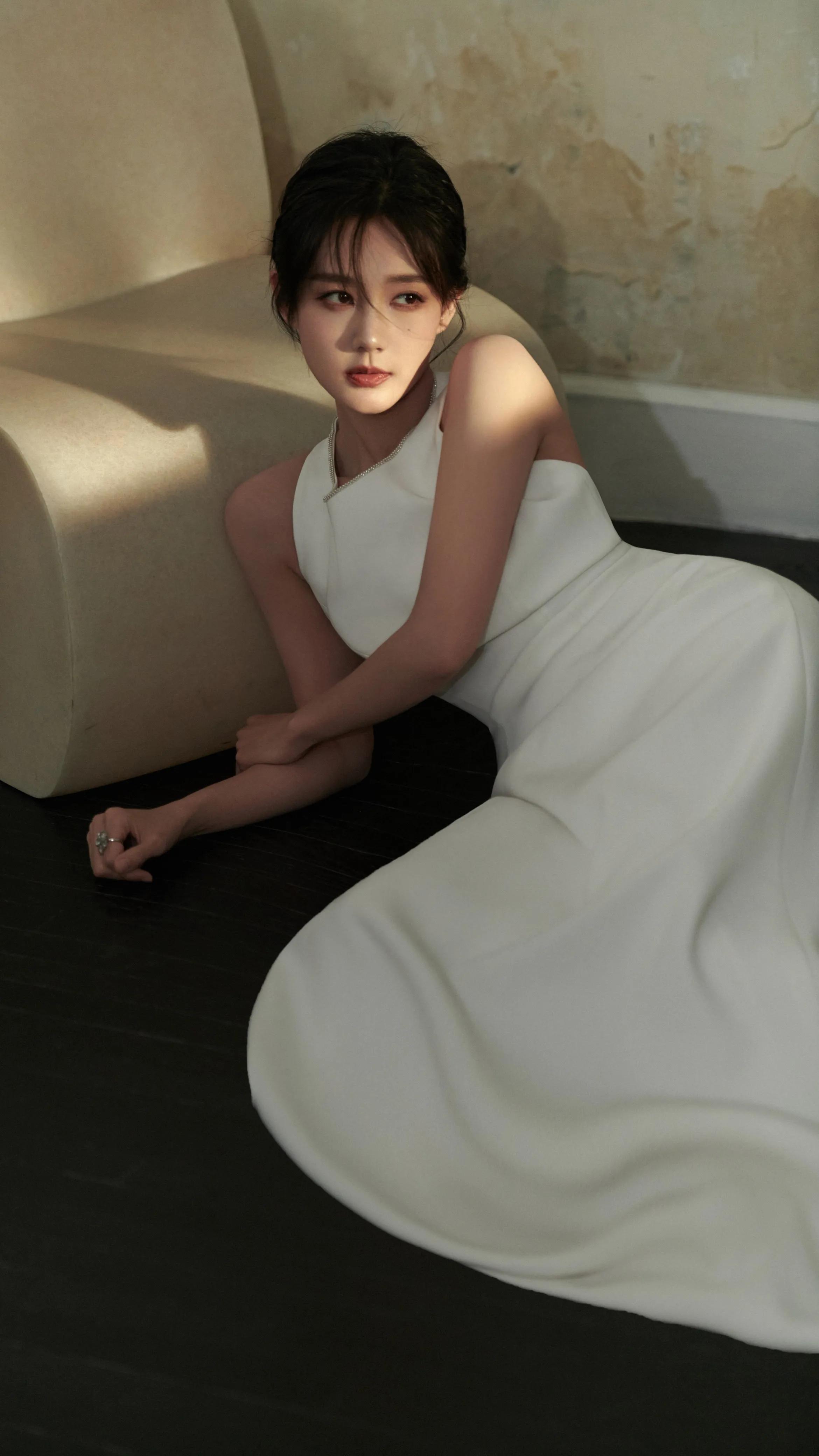 Li Yitong's exquisite photo album bathing in the morning light - iNEWS
