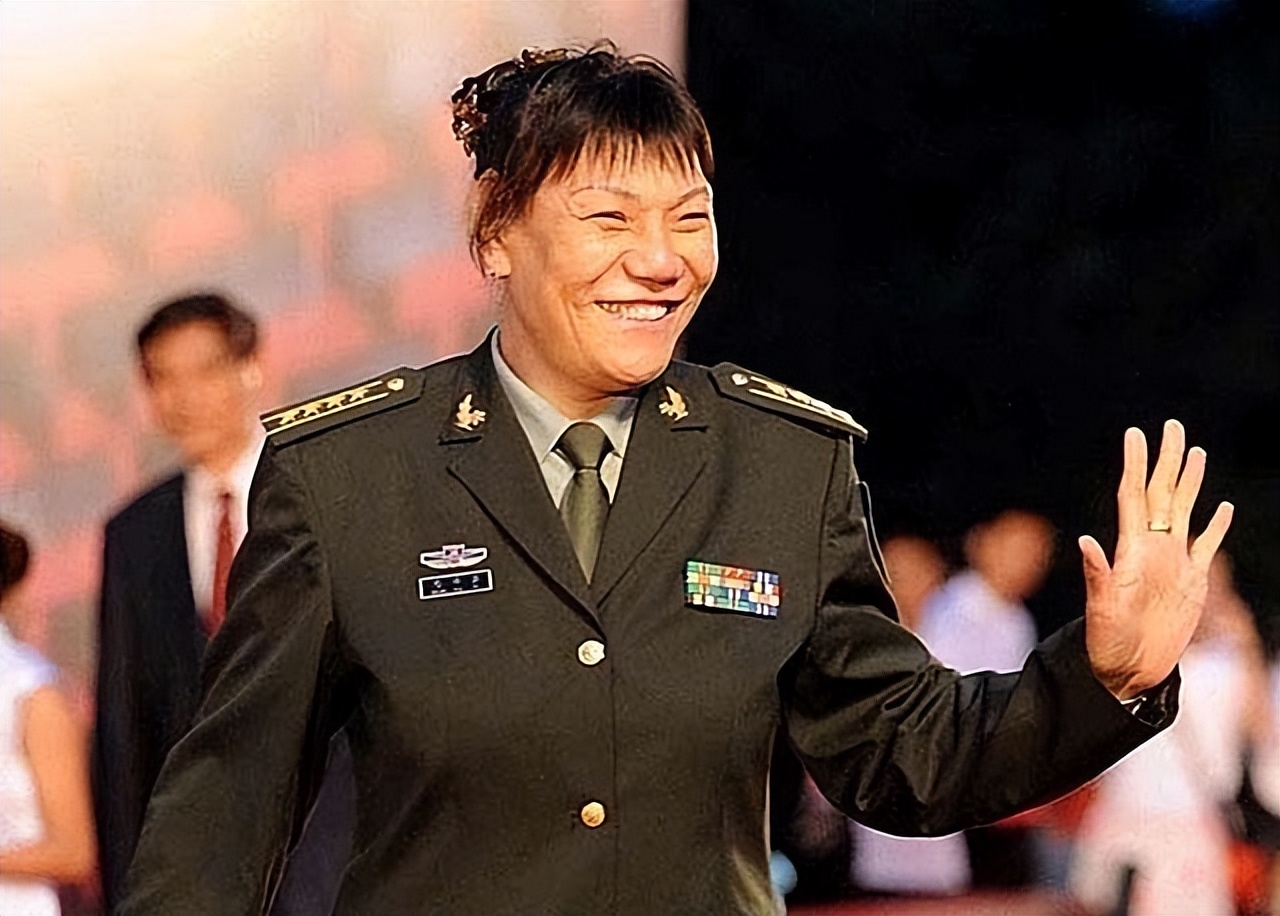 Zheng Haixia, the first player in the Chinese women's basketball team ...