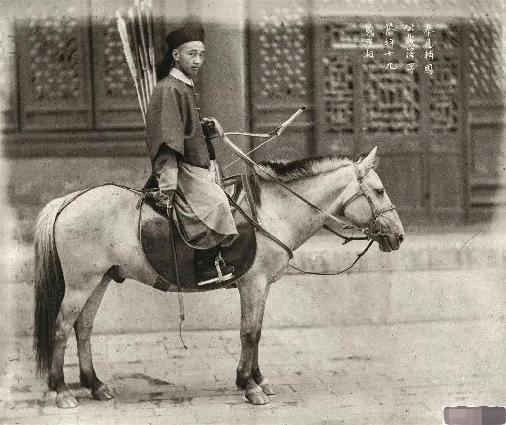 After the fall of the Qing Dynasty, the old ministers of the Manchu and ...