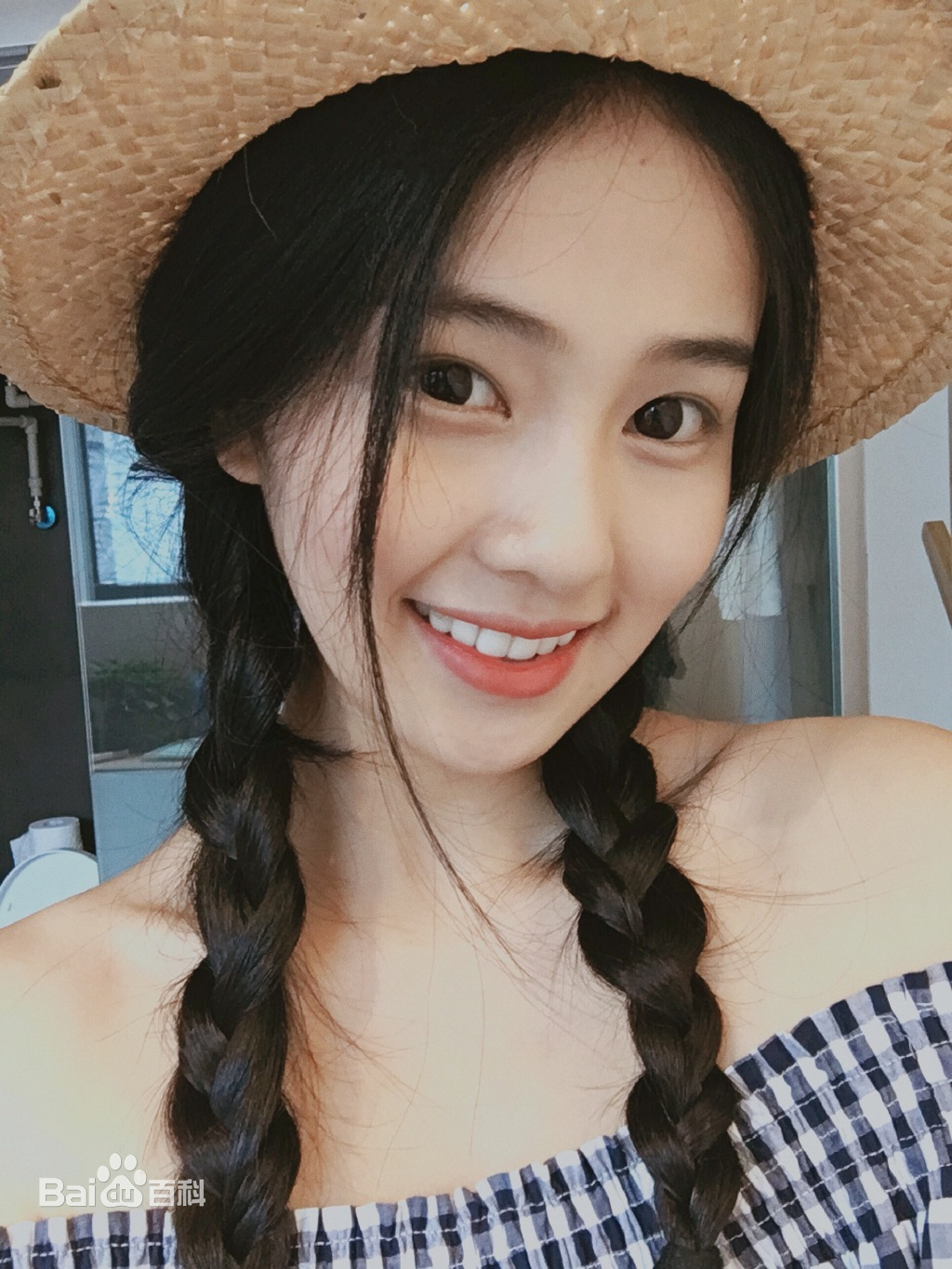 How did Bai Lu become a popular actress from a Taobao model? - iMedia