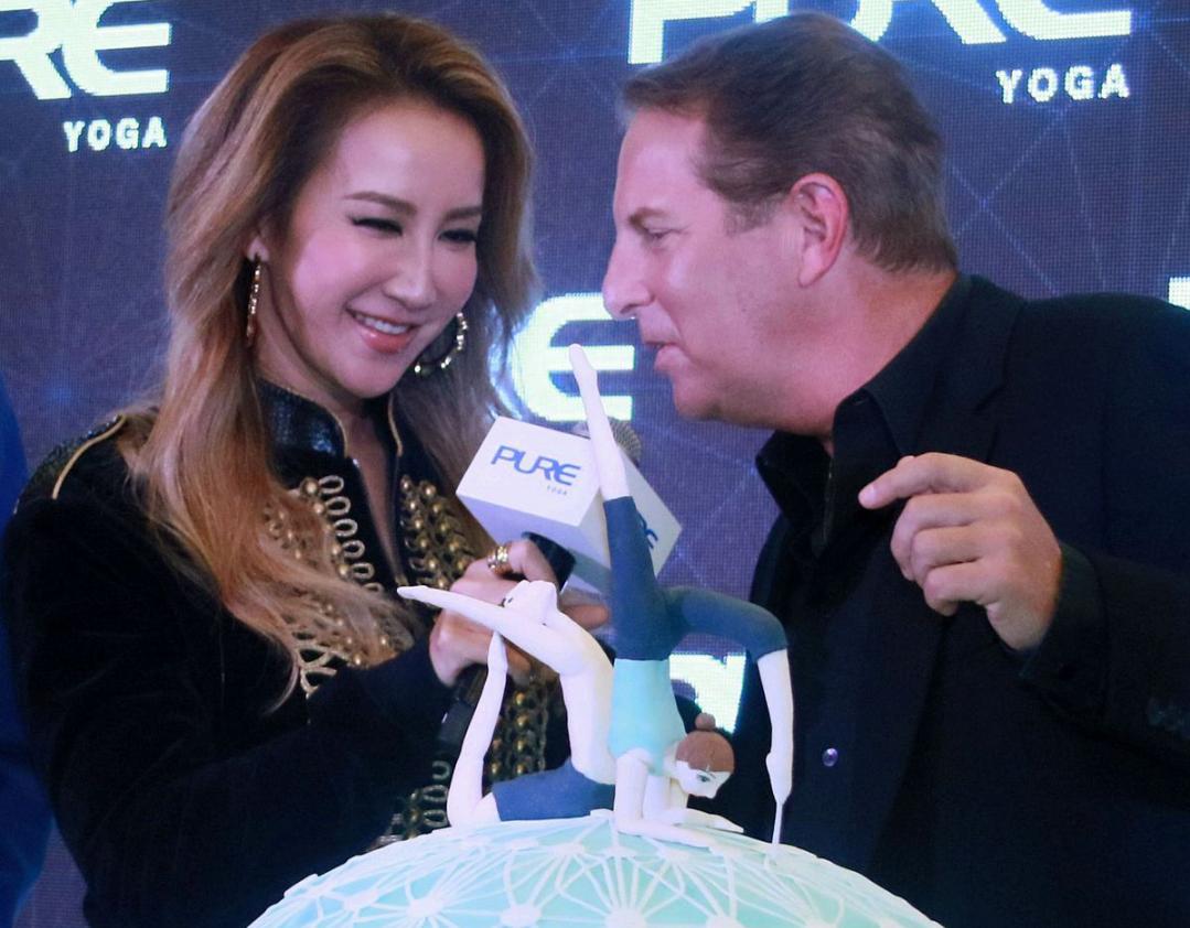 Coco Lee announced the release of a new song on Valentine's Day, saying ...