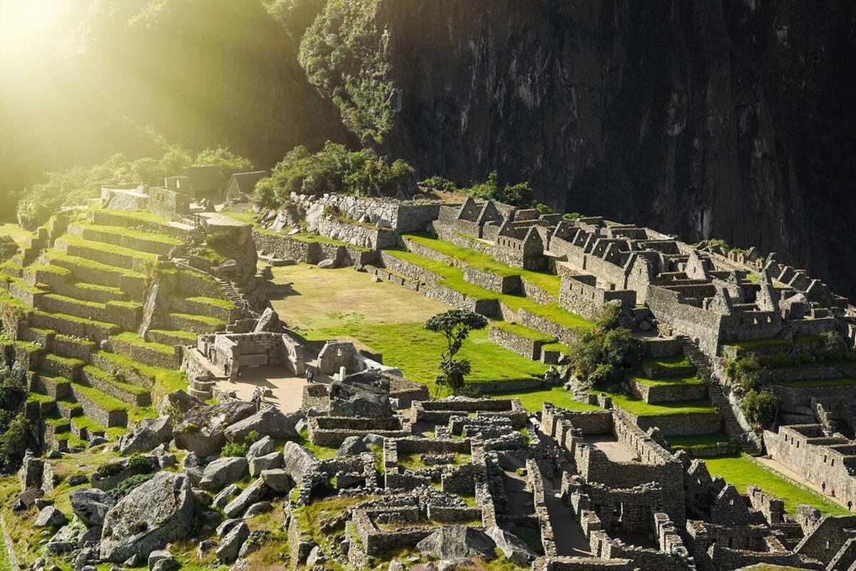 Treasures of the Catacombs: Unsolved Mysteries of the Inca Empire - iNEWS