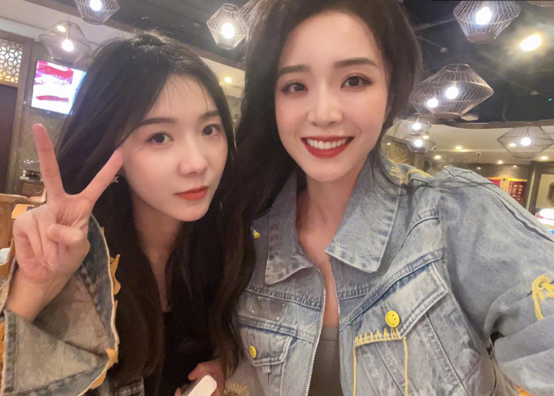 Xiaolou returns to campus? LPL female commentator is busy traveling, Luo Xin hosts the chicken ...