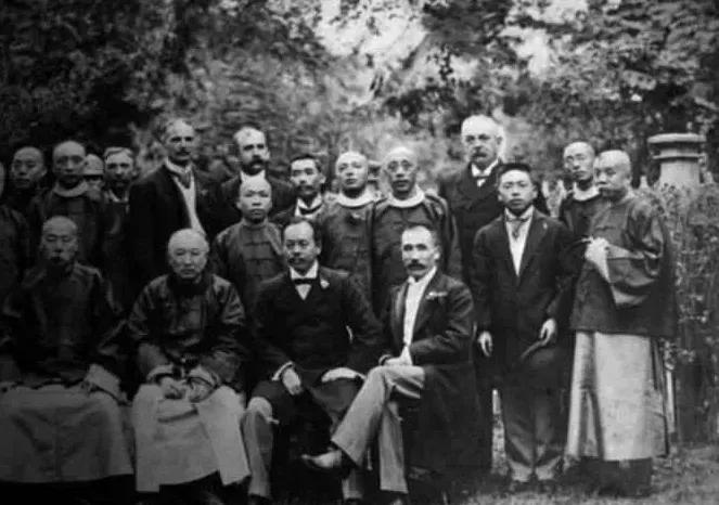 He is an inferior scholar, and he became Li Hongzhang's favorite ...