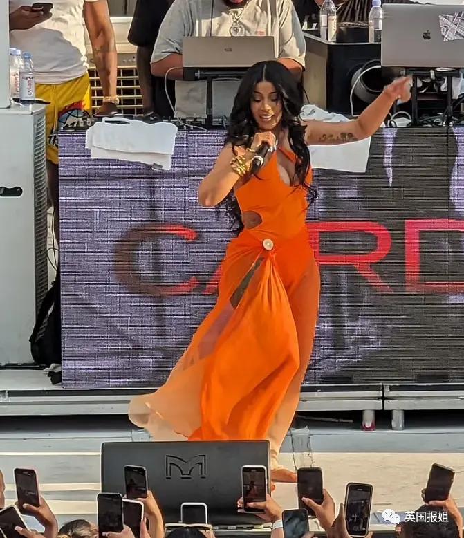 Cardibi's performance was splashed with drinks by the audience! She ...