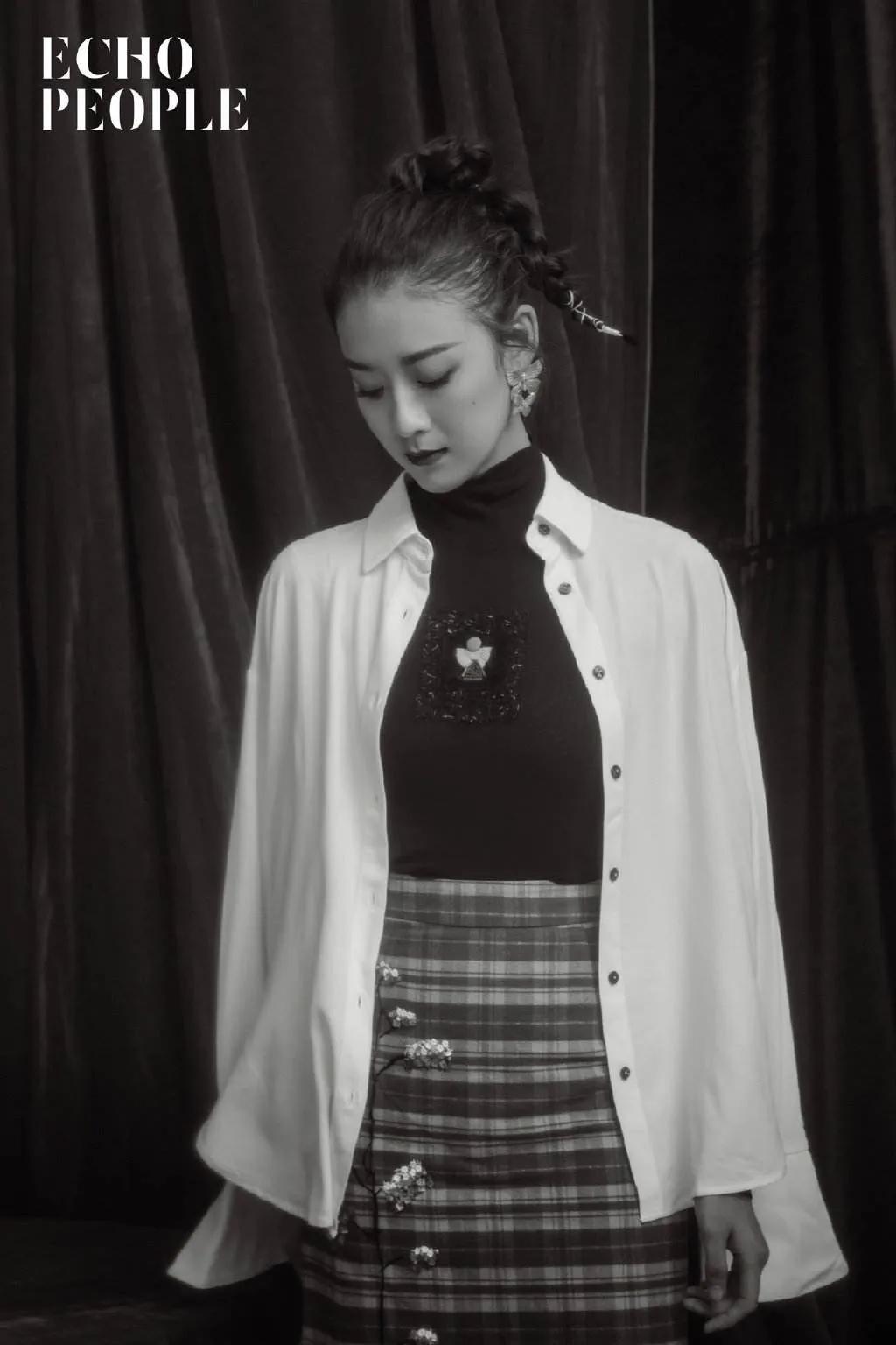 Yang Qiru: Like a flower like a jade, a lotus like a face - iNEWS