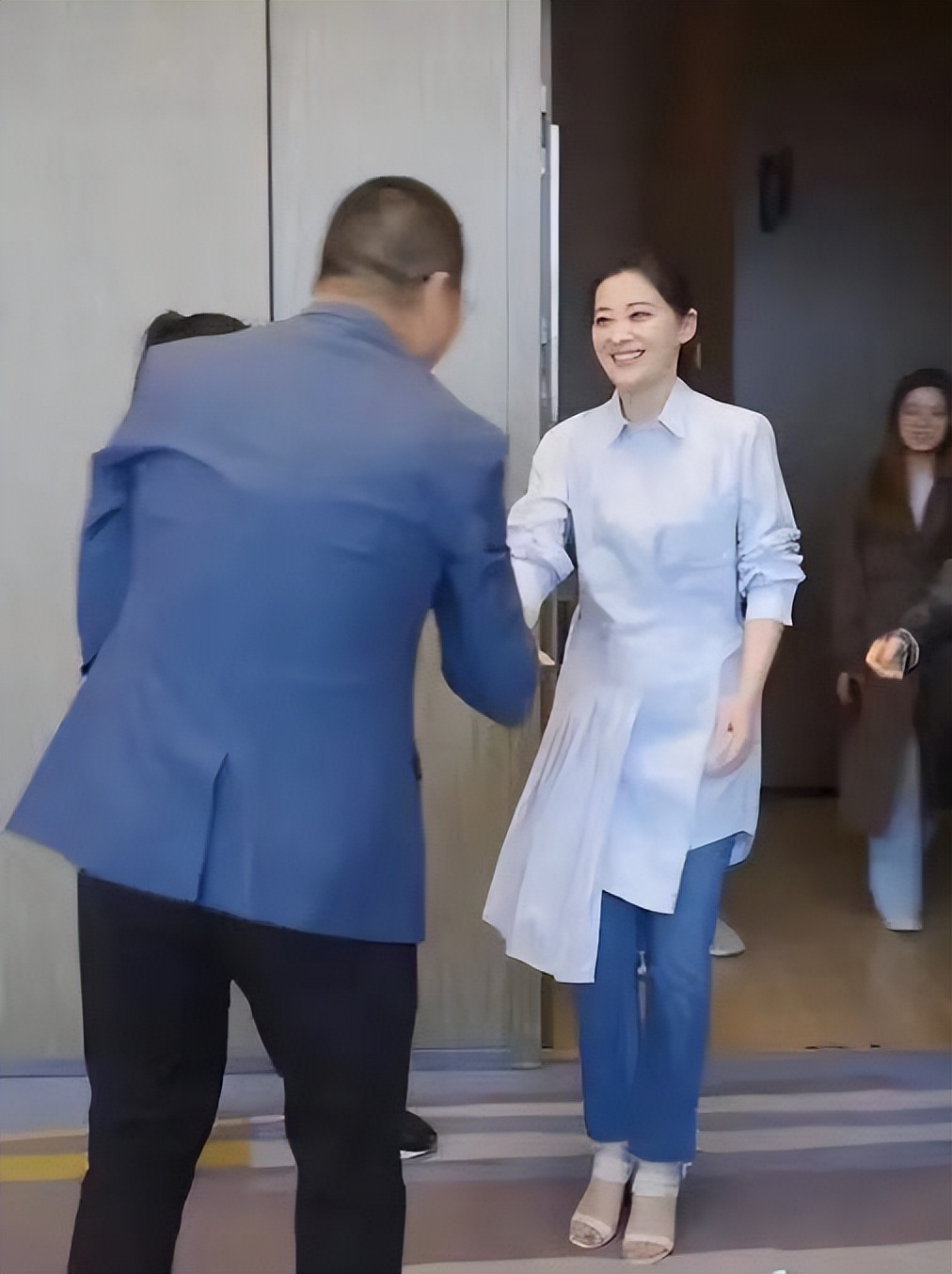 Mei Ting's family has been away from the airport for a long time ...