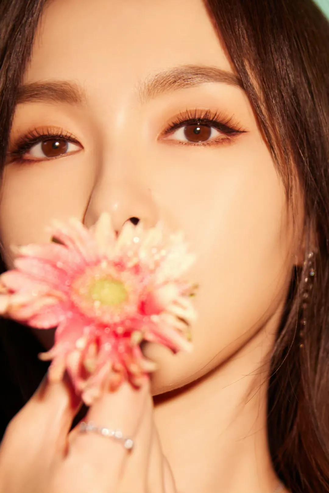 Tang Yan's red dress looks amazing - iNEWS