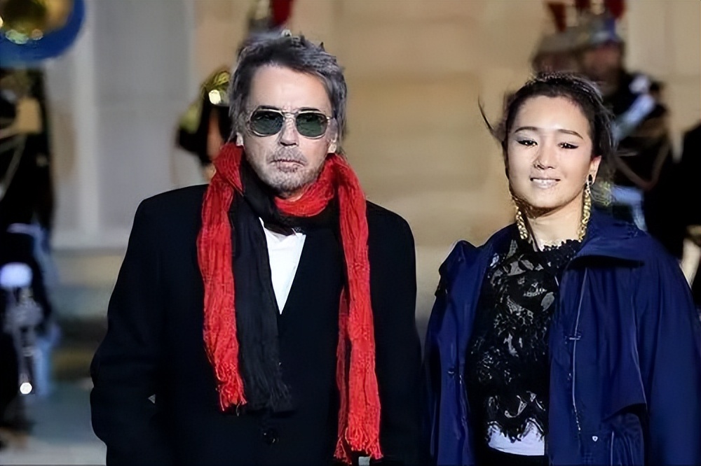 Gong Li and her husband walked the red carpet in Cannes, dressed in a ...