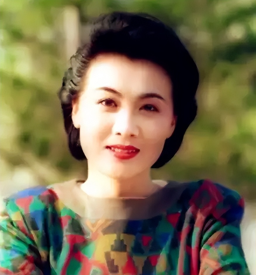 Xiang Mei is still so charming at the age of 85, her clothes are simple ...
