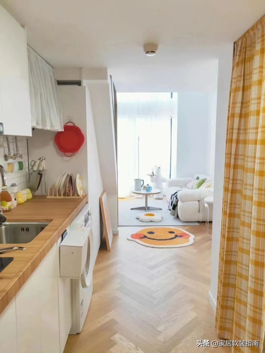A single beauty has a 35 square meter apartment. It is too cool to live ...