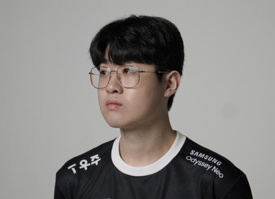 Bin did not change his old habits, he once again challenged T1 before the game, calling for ...