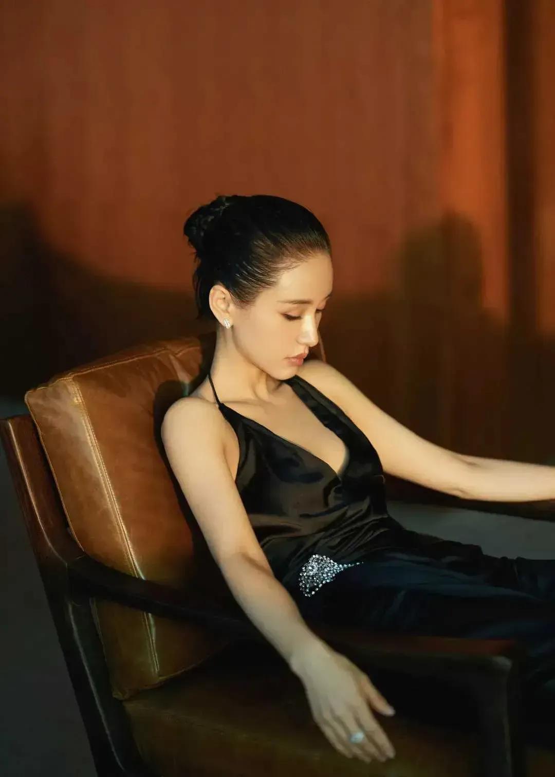 Wang Ziwen's exquisite face - iNEWS