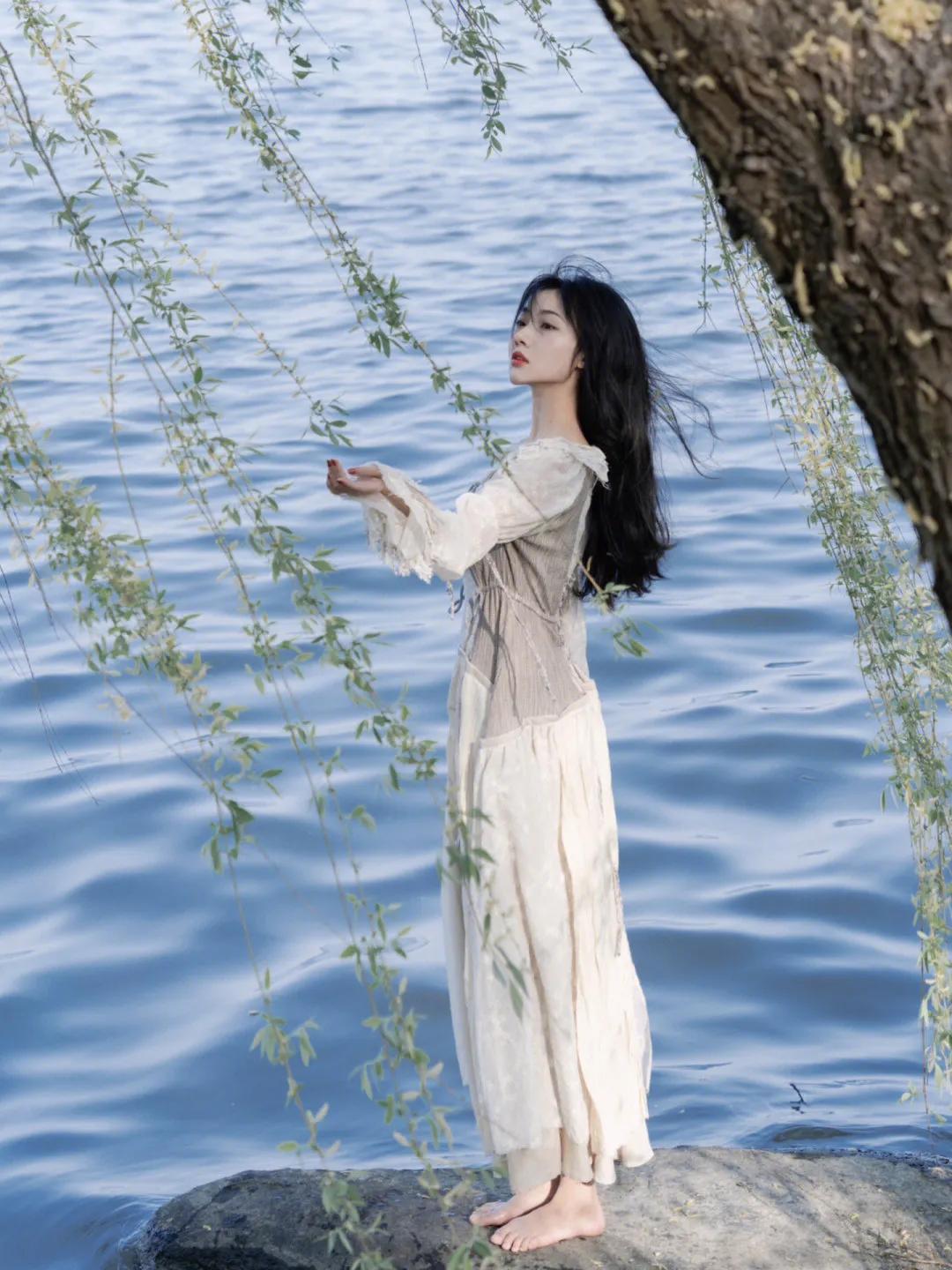 A pool of spring water, intoxicated, people will be there when you ...