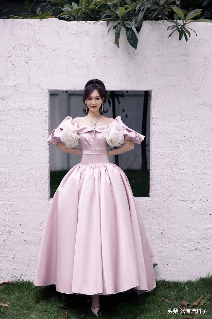 Harper's Bazaar's annual party style picture, a pink princess dress ...