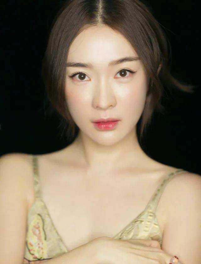 A pair of um-hem pants exposes Huo Siyan's financial strength and healthy diet, revealing her ...