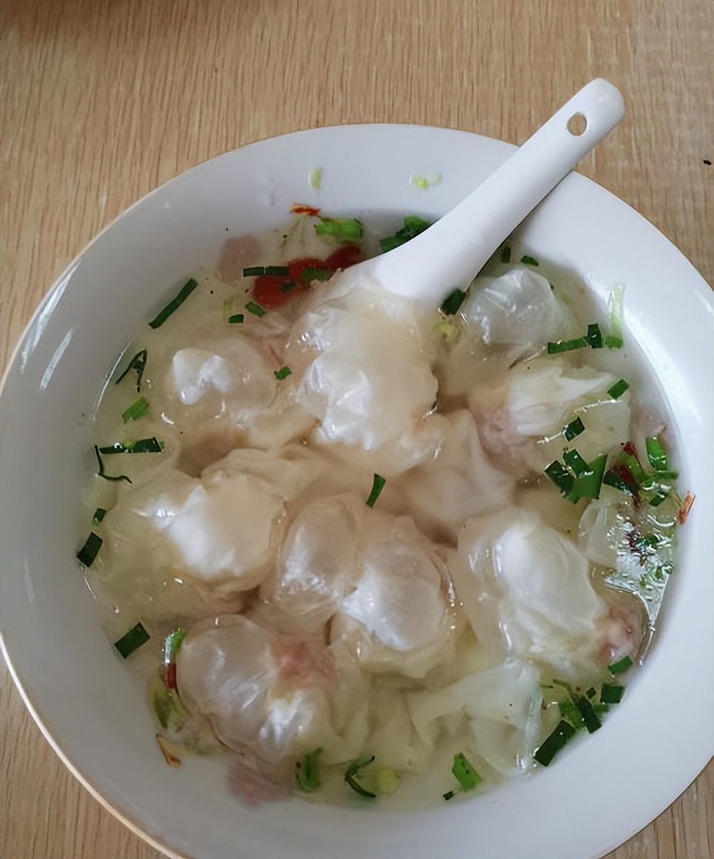 The ceiling of Suzhou Bubble Wonton, 10 small wontons for 8 yuan, it is ...