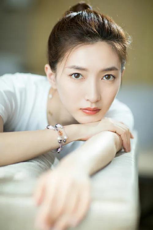 Jiang Shuying, tall and slender, naturally beautiful, a great beauty ...