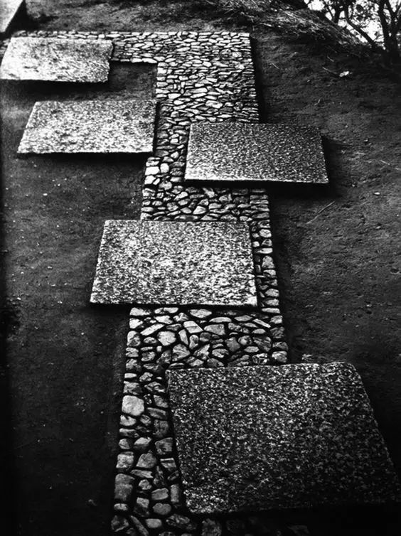 A stone road, a corner of Zen - iNEWS