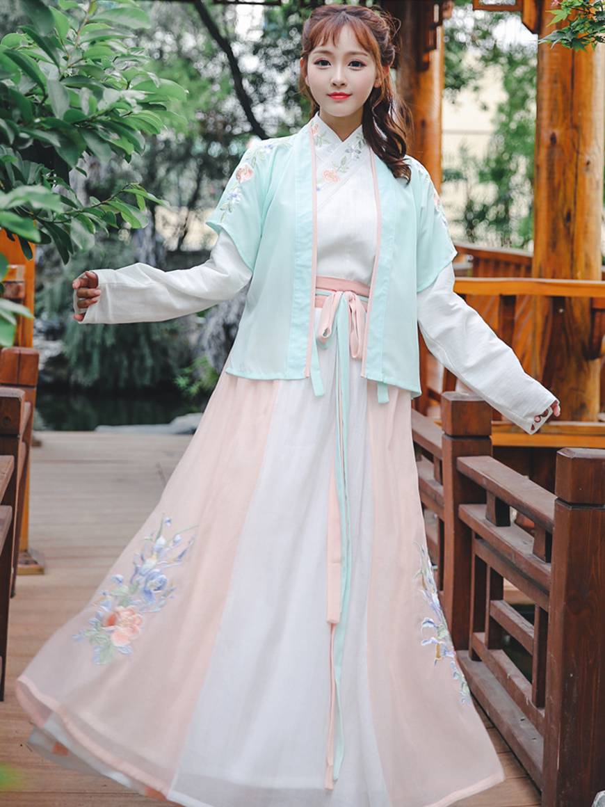 What is the difference between Chinese Hanbok and Korean Hanbok? - iNEWS