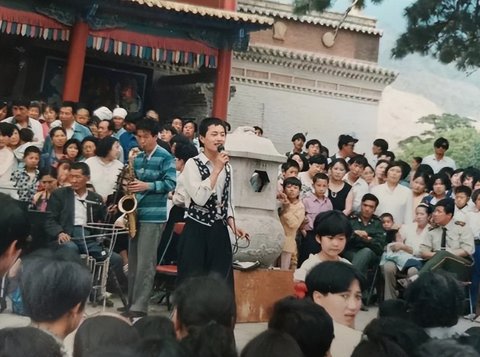 Grassroots singer Yunfei: Divorced his wife after becoming famous, now ...