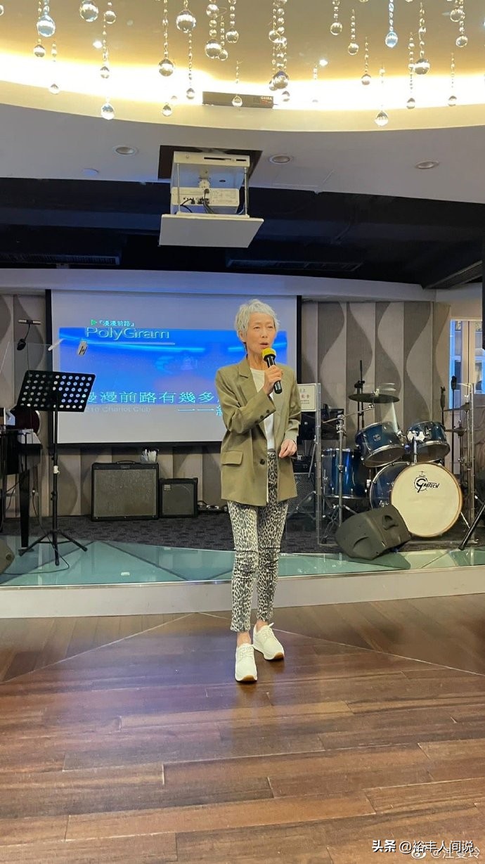 59-year-old Ye Tong appeared at the birthday party!Leopard print ...